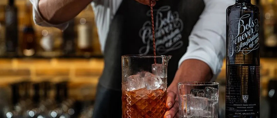 How to stir a cocktail | Bols Cocktails