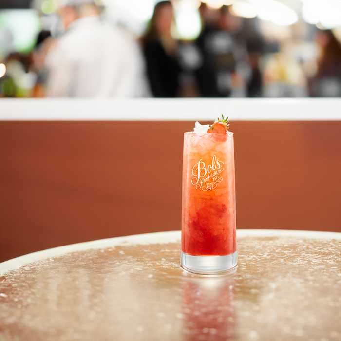 Strawberry Gin Smash Cocktail Recipe & Ingredients | Bols Cocktails